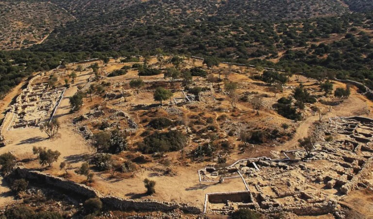 KOTA RAJA DAUD | Holyland Permata Tours & Travel